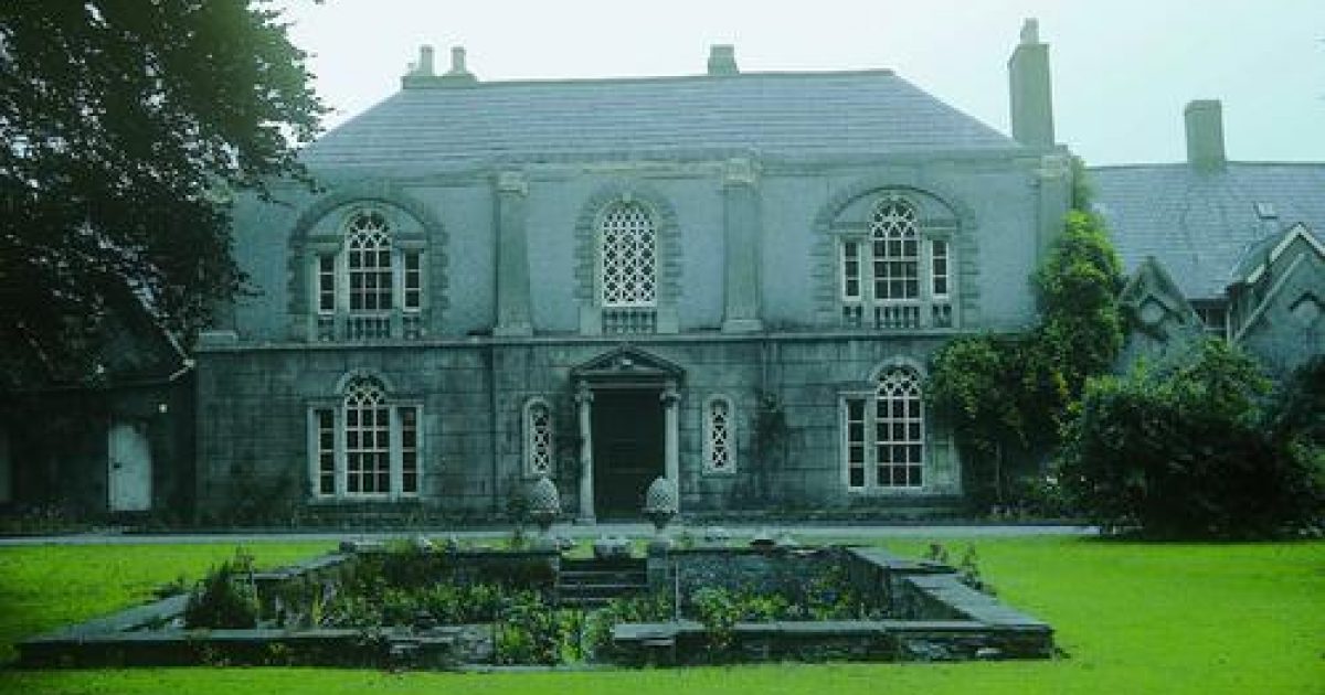 The Old Hall - Cowbridge - Parks & Gardens