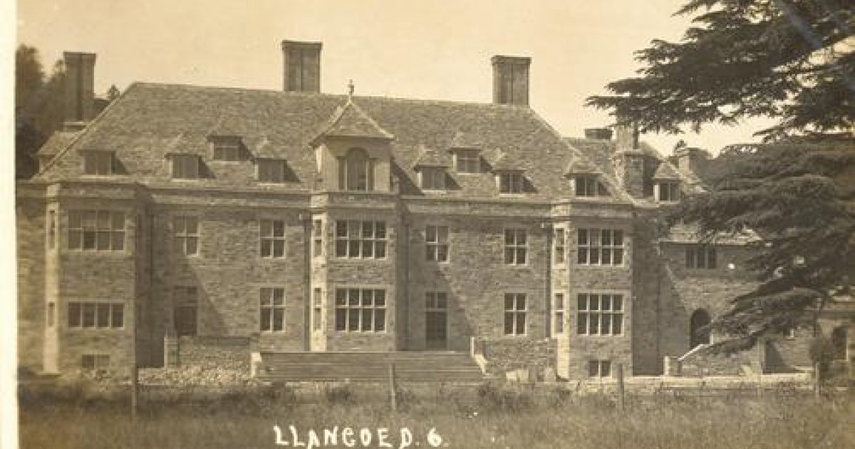 Llangoed Hall - Boughrood - Parks & Gardens