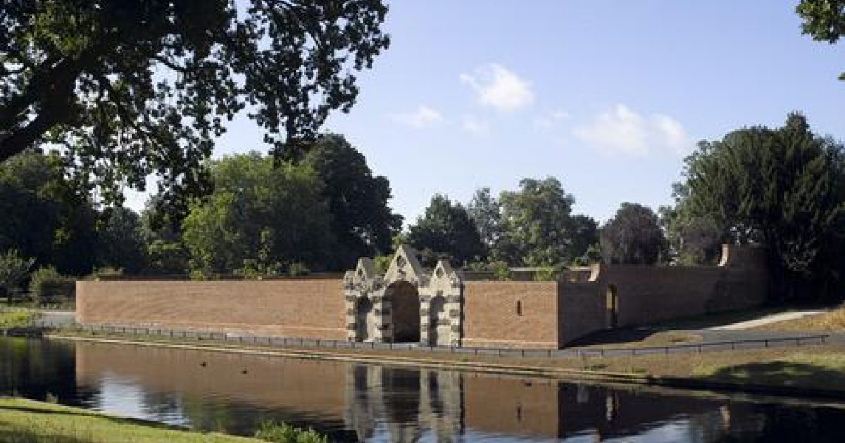 Valentines Park - Ilford, Essex - Parks & Gardens